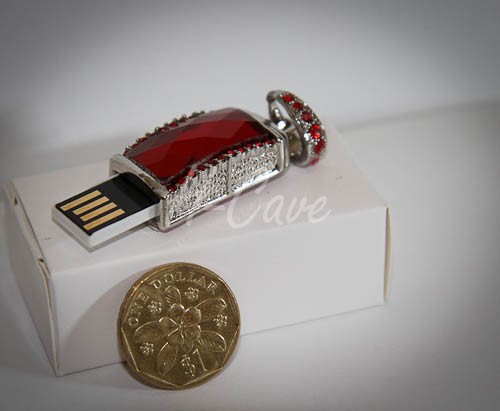 Lovely Crystal Pendant Jewel USB flash drive - 4GB / 8GB